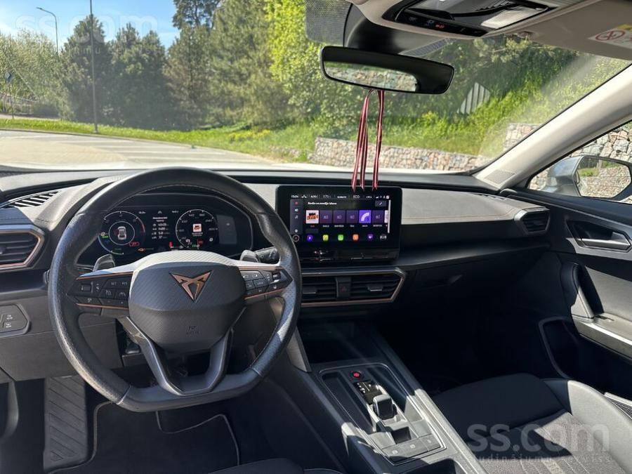 White Cupra Formentor 2023 in Riga, with an engine capacity of 1.40 L and mileage of 62 thousand km for 25500 €, photo 8 on AUTOMOTO.COM.LV