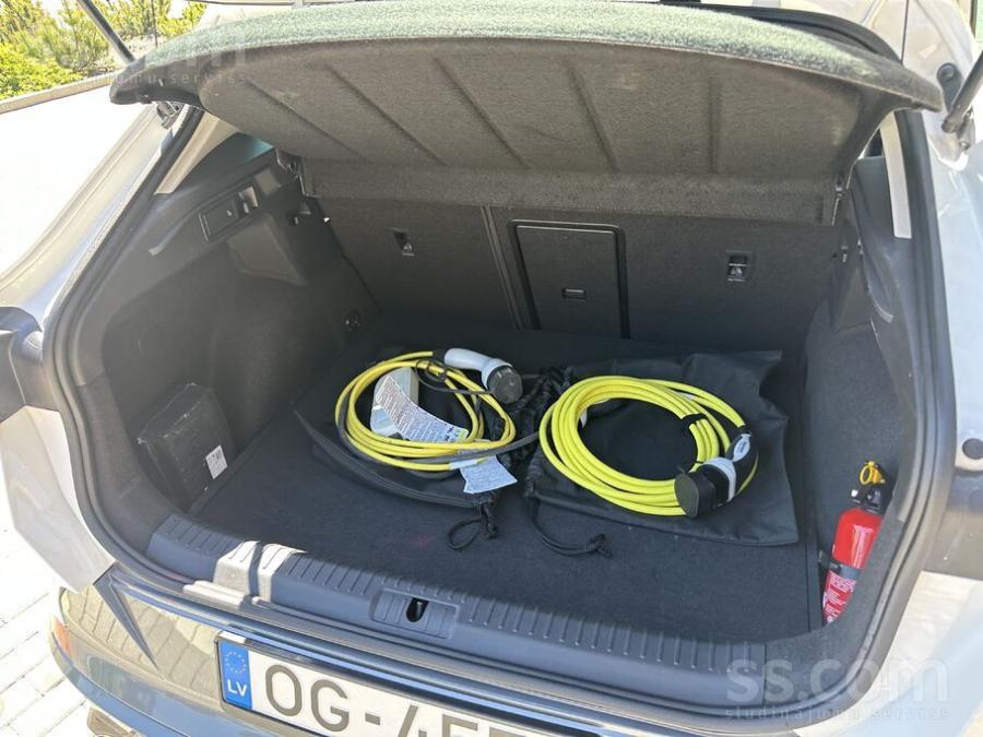 White Cupra Formentor 2023 in Riga, with an engine capacity of 1.40 L and mileage of 62 thousand km for 25500 €, photo 12 on AUTOMOTO.COM.LV