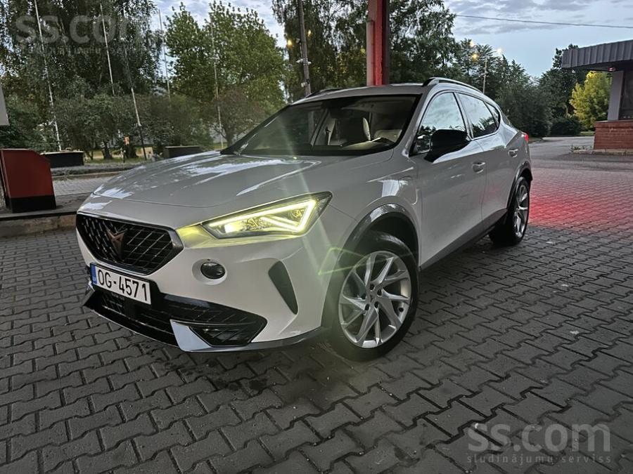 Белый Cupra Formentor 2023 в Рига, объемом двигателя 1.40 л и пробегом 63 тыс. км за 25000 €, фото 1 на AUTOMOTO.COM.LV