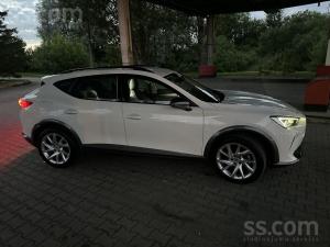 Белый Cupra Formentor 2023 в Рига, объемом двигателя 1.40 л и пробегом 63 тыс. км за 25000 €, фото 4 на AUTOMOTO.COM.LV