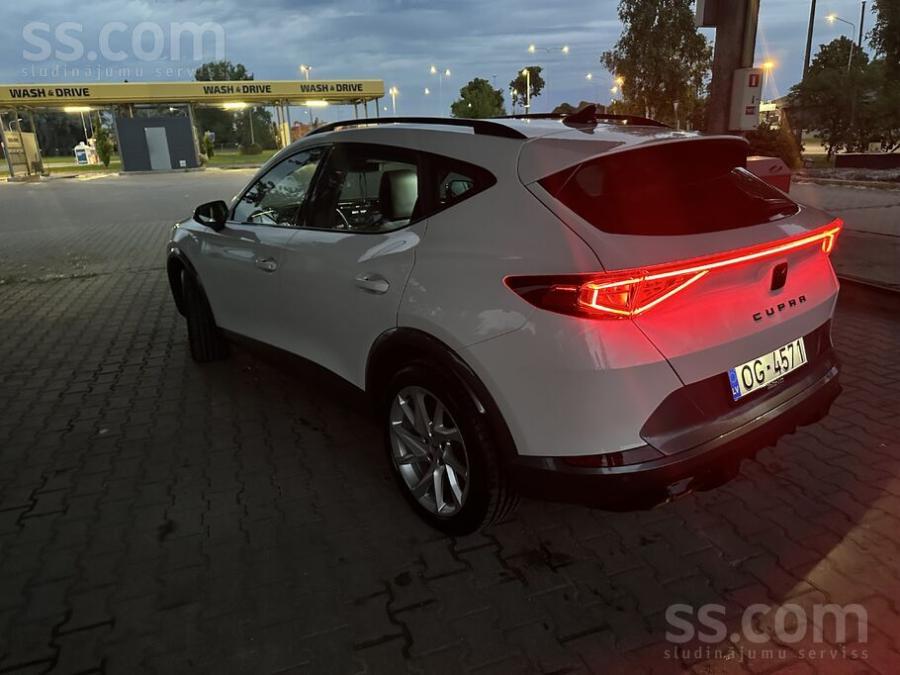 Белый Cupra Formentor 2023 в Рига, объемом двигателя 1.40 л и пробегом 63 тыс. км за 25000 €, фото 6 на AUTOMOTO.COM.LV