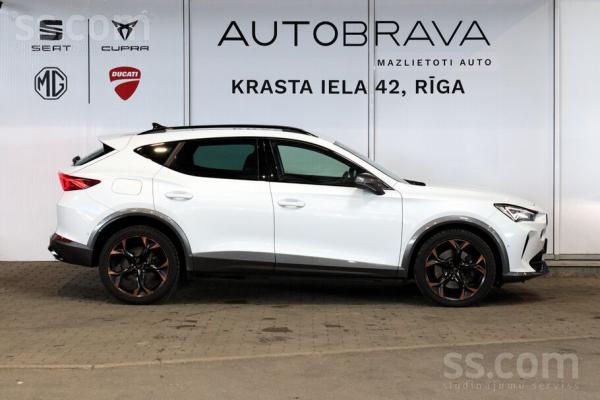 Белый Cupra Formentor 2023 в Рига, объемом двигателя 1.40 л и пробегом 45 тыс. км за 28990 €, фото 5 на AUTOMOTO.COM.LV