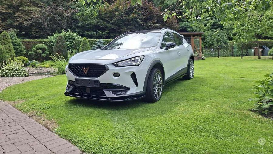 White Cupra Formentor 2023 in Siauliai, with an engine capacity of 1.97 L and mileage of 52 thousand km for 23750 €, photo 4 on AUTOMOTO.COM.LV