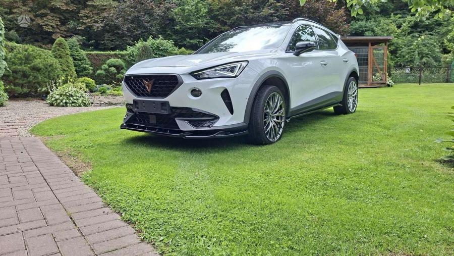 White Cupra Formentor 2023 in Siauliai, with an engine capacity of 1.97 L and mileage of 52 thousand km for 23750 €, photo 5 on AUTOMOTO.COM.LV