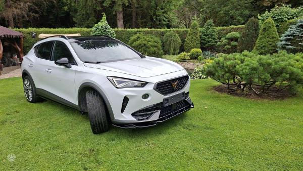 Белый Cupra Formentor 2023 в Шяуляй, объемом двигателя 1.97 л и пробегом 52 тыс. км за 23750 €, фото 5 на AUTOMOTO.COM.LV