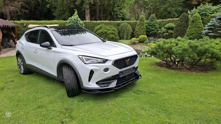 White Cupra Formentor 2023 in Siauliai, with an engine capacity of 1.97 L and mileage of 52 thousand km for 23750 €, photo 6 on AUTOMOTO.COM.LV