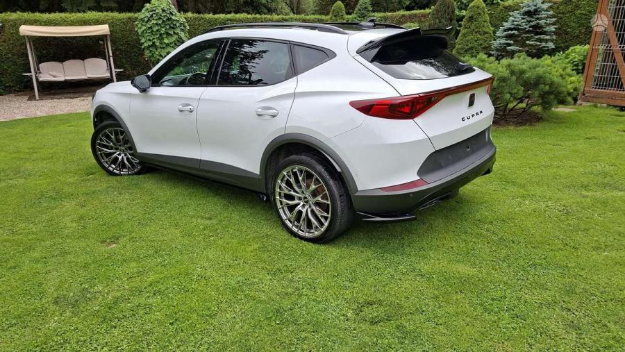 White Cupra Formentor 2023 in Siauliai, with an engine capacity of 1.97 L and mileage of 52 thousand km for 23750 €, photo 13 on AUTOMOTO.COM.LV