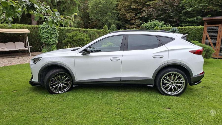 White Cupra Formentor 2023 in Siauliai, with an engine capacity of 1.97 L and mileage of 52 thousand km for 23750 €, photo 14 on AUTOMOTO.COM.LV