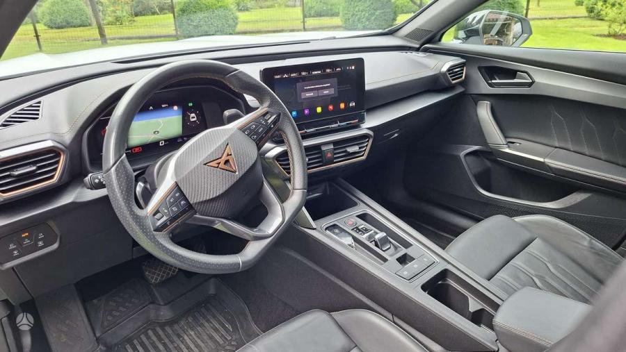 White Cupra Formentor 2023 in Siauliai, with an engine capacity of 1.97 L and mileage of 52 thousand km for 23750 €, photo 15 on AUTOMOTO.COM.LV