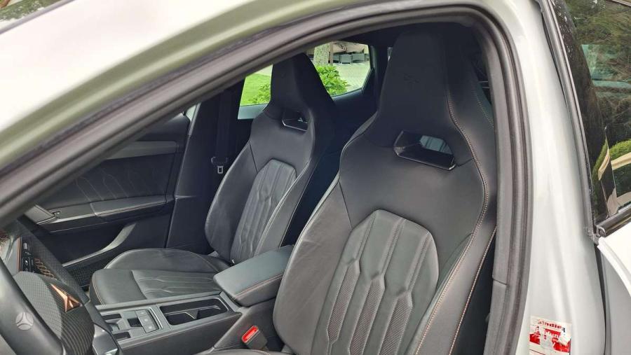 White Cupra Formentor 2023 in Siauliai, with an engine capacity of 1.97 L and mileage of 52 thousand km for 23750 €, photo 16 on AUTOMOTO.COM.LV