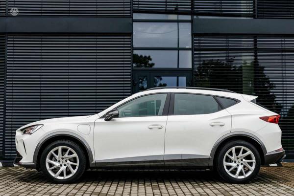 White Cupra Formentor 2023 in Plunge, with an engine capacity of 1.40 L and mileage of 18 thousand km for 22900 €, photo 2 on AUTOMOTO.COM.LV