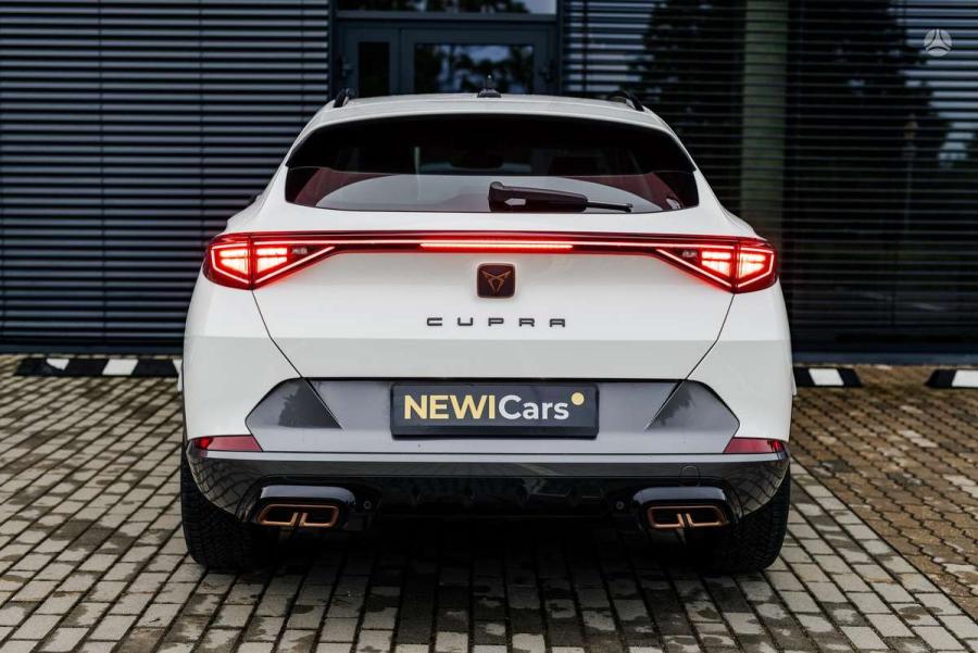 Белый Cupra Formentor 2023 в Плунге, объемом двигателя 1.40 л и пробегом 18 тыс. км за 22900 €, фото 5 на AUTOMOTO.COM.LV