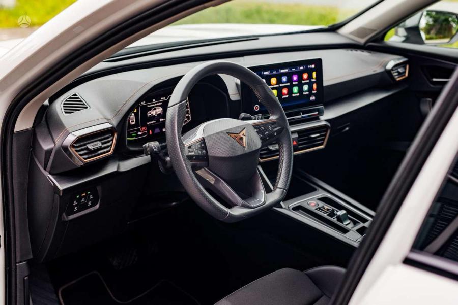 Белый Cupra Formentor 2023 в Плунге, объемом двигателя 1.40 л и пробегом 18 тыс. км за 22900 €, фото 16 на AUTOMOTO.COM.LV
