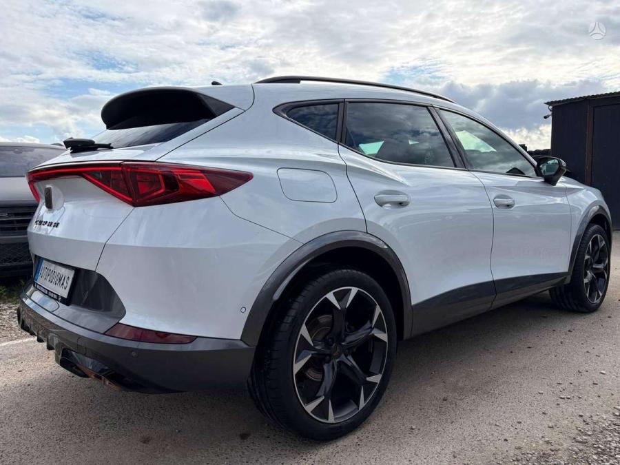Balts Cupra Formentor 2023 Viļņa, ar dzinēja tilpumu 1.40 L un nobraukumu 18 tūkst. km par 24500 €, foto 9 vietnē AUTOMOTO.COM.LV