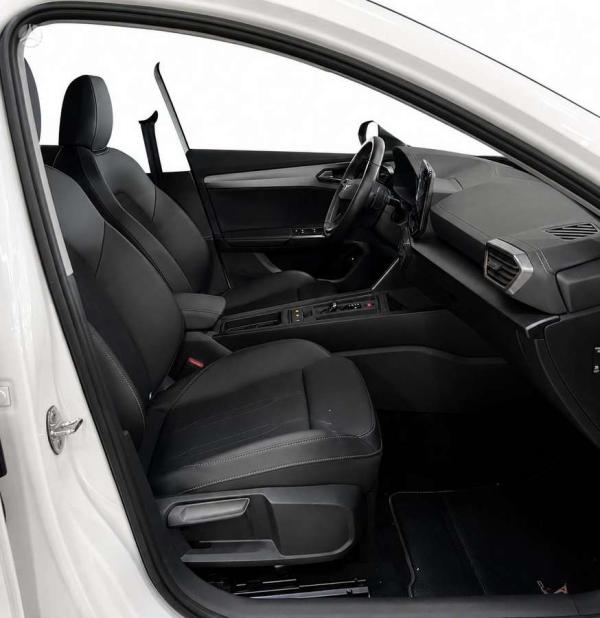 White Cupra Formentor 2023 in Kaunas, with an engine capacity of 1.40 L and mileage of 40 thousand km for 24500 €, photo 7 on AUTOMOTO.COM.LV
