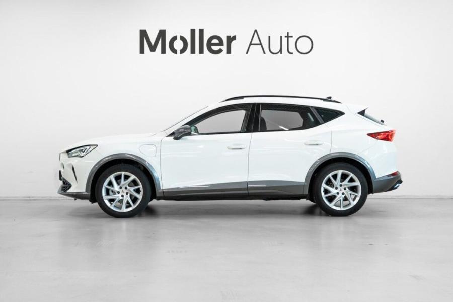 White Cupra Formentor 2023 in Vilnius, with an engine capacity of 1.40 L and mileage of 21 thousand km for 24850 €, photo 3 on AUTOMOTO.COM.LV