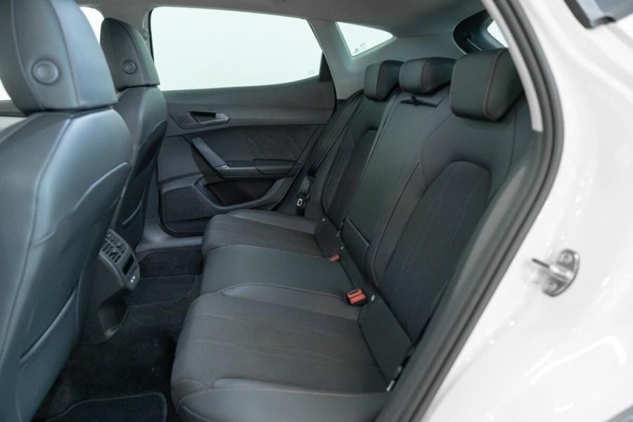 White Cupra Formentor 2023 in Vilnius, with an engine capacity of 1.40 L and mileage of 21 thousand km for 24850 €, photo 19 on AUTOMOTO.COM.LV