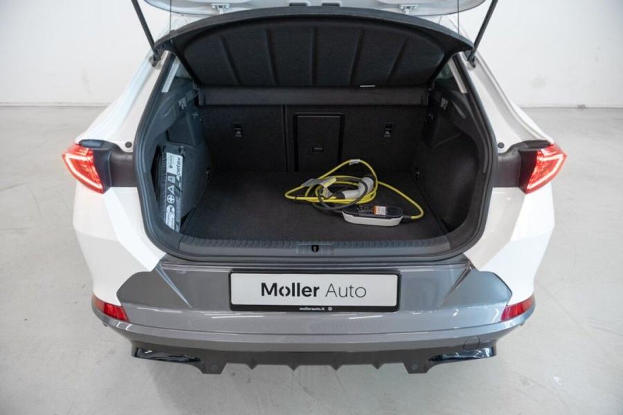 White Cupra Formentor 2023 in Vilnius, with an engine capacity of 1.40 L and mileage of 21 thousand km for 24850 €, photo 20 on AUTOMOTO.COM.LV