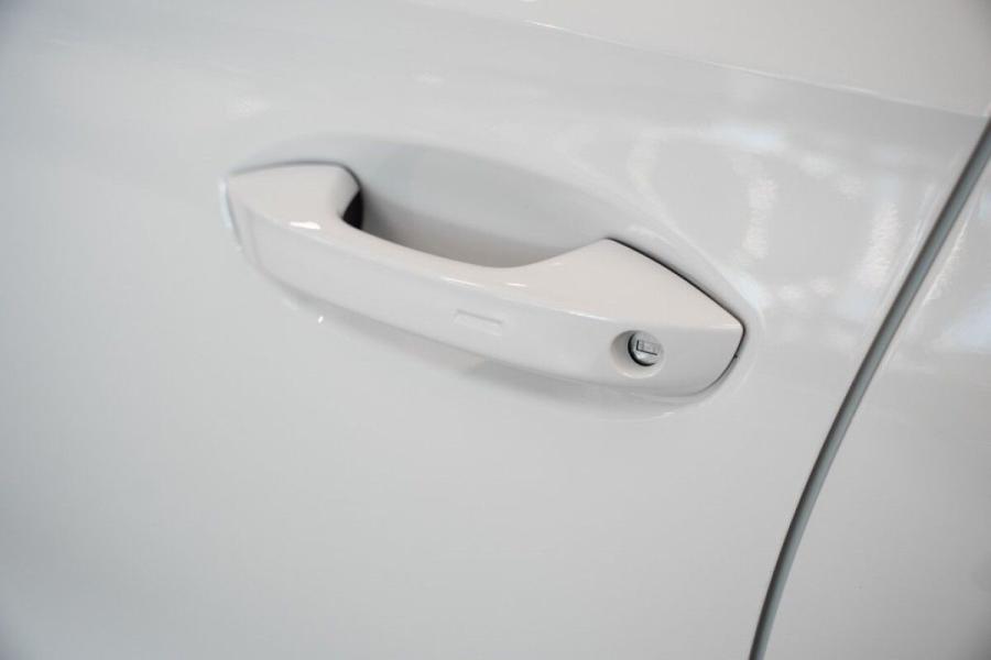 White Cupra Formentor 2023 in Vilnius, with an engine capacity of 1.40 L and mileage of 21 thousand km for 24850 €, photo 22 on AUTOMOTO.COM.LV
