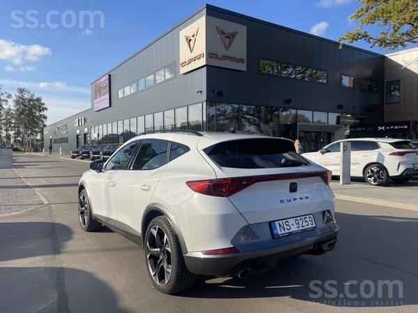 Белый Cupra Formentor 2023 в Рига, объемом двигателя 2.00 л и пробегом 30 тыс. км за 28000 €, фото 3 на AUTOMOTO.COM.LV