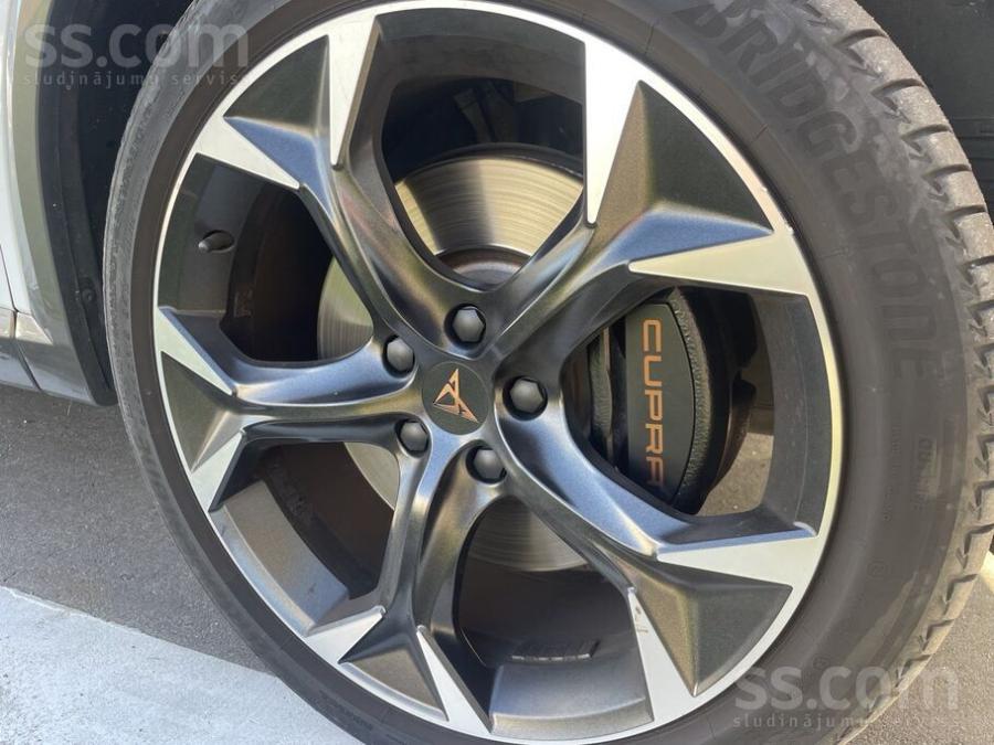 Balts Cupra Formentor 2023 Rīga, ar dzinēja tilpumu 2.00 L un nobraukumu 30 tūkst. km par 28000 €, foto 7 vietnē AUTOMOTO.COM.LV