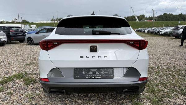 White Cupra Formentor 2023 in Vilnius, with an engine capacity of 1.50 L and mileage of 107 thousand km for 18634 €, photo 6 on AUTOMOTO.COM.LV