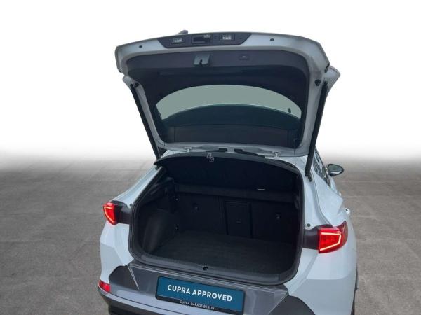 White Cupra Formentor 2024 in Kaunas, with an engine capacity of 1.50 L and mileage of 28 thousand km for 28956 €, photo 6 on AUTOMOTO.COM.LV