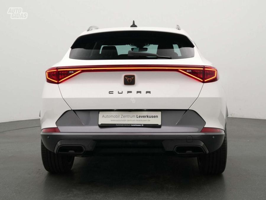 Balts Cupra Formentor 2024 Kauņa, ar dzinēja tilpumu 1.50 L un nobraukumu 20 tūkst. km par 30628 €, foto 4 vietnē AUTOMOTO.COM.LV
