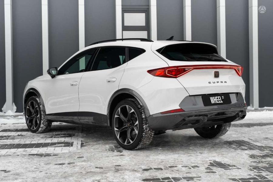 Balts Cupra Formentor 2024 Viļņa, ar dzinēja tilpumu 1.50 L un nobraukumu 22 tūkst. km par 26500 €, foto 3 vietnē AUTOMOTO.COM.LV