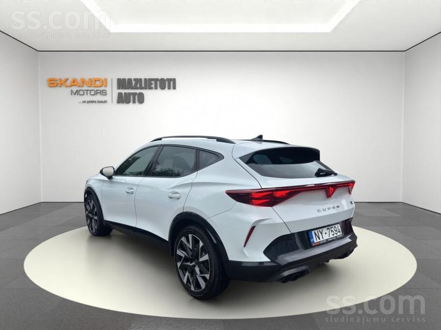 Balts Cupra Formentor 2024 Rīga, ar dzinēja tilpumu 2.00 L un nobraukumu 12 tūkst. km par 33990 €, foto 5 vietnē AUTOMOTO.COM.LV