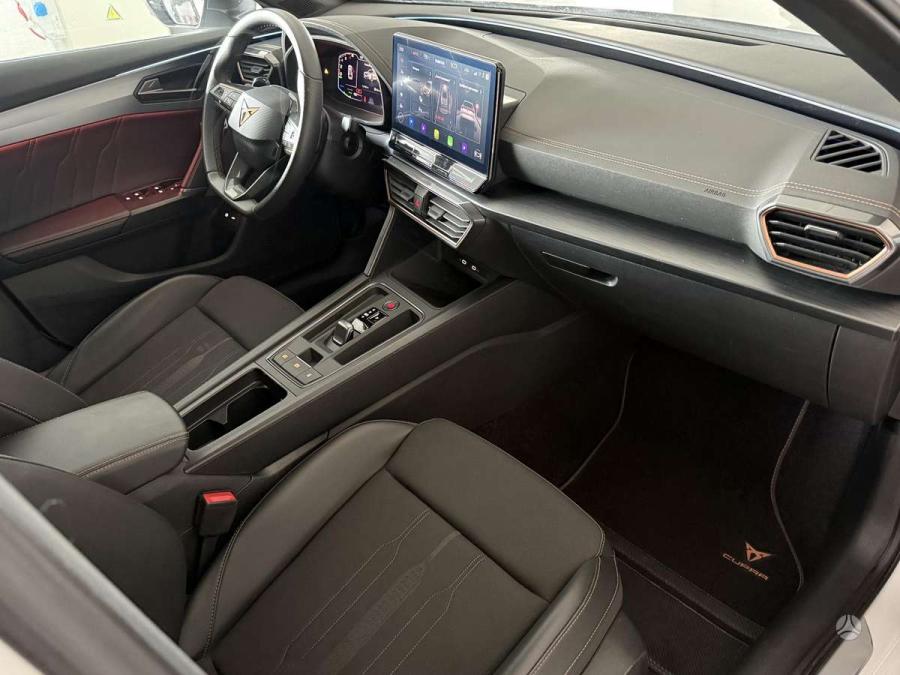 White Cupra Formentor 2024 in Kaunas, with an engine capacity of 1.40 L and mileage of 52 thousand km for 21300 €, photo 33 on AUTOMOTO.COM.LV