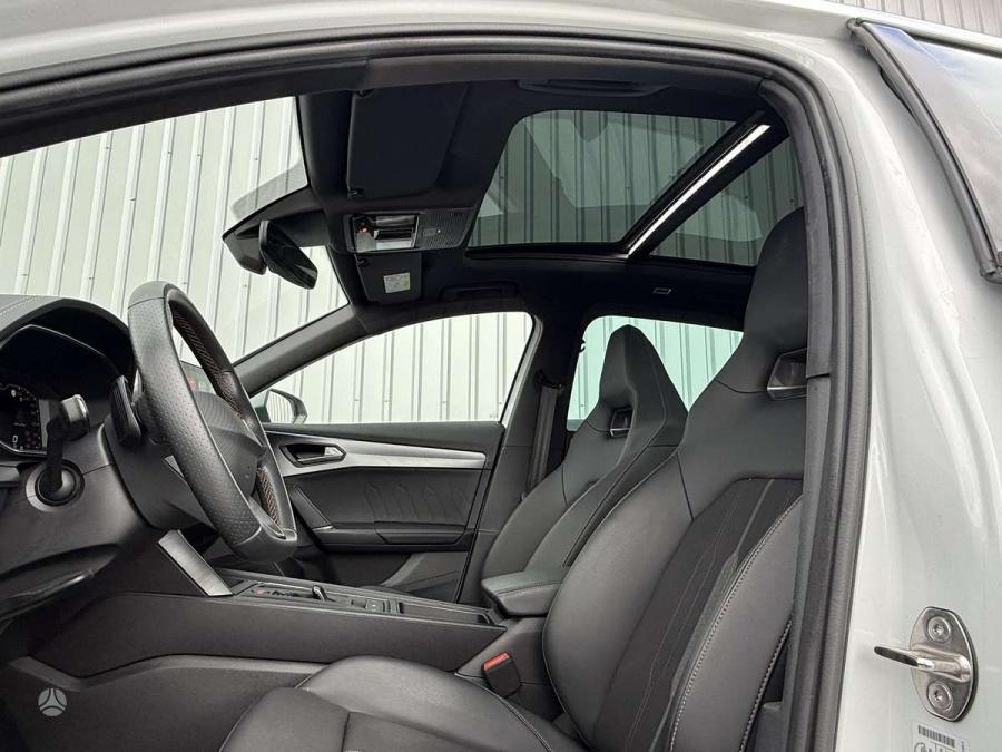 White Cupra Formentor 2024 in Kaunas, with an engine capacity of 1.40 L and mileage of 52 thousand km for 21300 €, photo 39 on AUTOMOTO.COM.LV