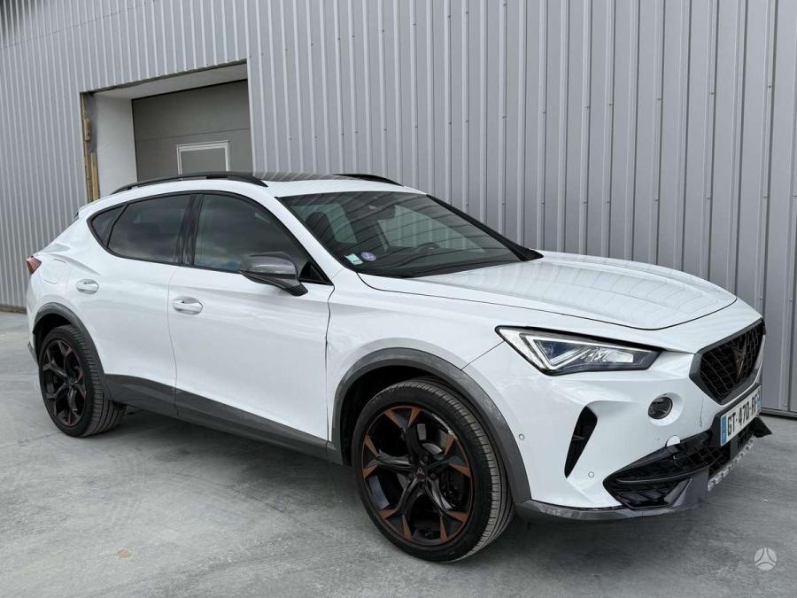 White Cupra Formentor 2024 in Kaunas, with an engine capacity of 1.40 L and mileage of 52 thousand km for 21300 €, photo 1 on AUTOMOTO.COM.LV