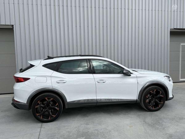 Белый Cupra Formentor 2024 в Каунас, объемом двигателя 1.40 л и пробегом 52 тыс. км за 21300 €, фото 2 на AUTOMOTO.COM.LV
