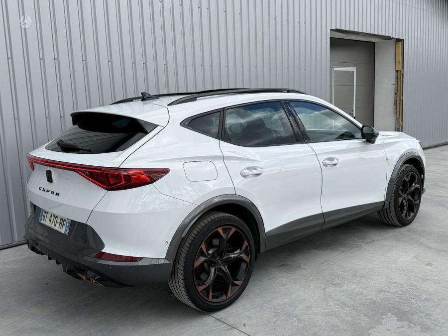 White Cupra Formentor 2024 in Kaunas, with an engine capacity of 1.40 L and mileage of 52 thousand km for 21300 €, photo 4 on AUTOMOTO.COM.LV