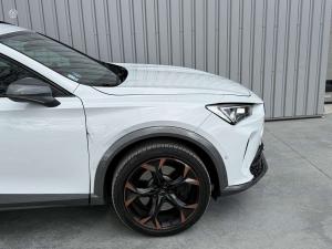 White Cupra Formentor 2024 in Kaunas, with an engine capacity of 1.40 L and mileage of 52 thousand km for 21300 €, photo 5 on AUTOMOTO.COM.LV