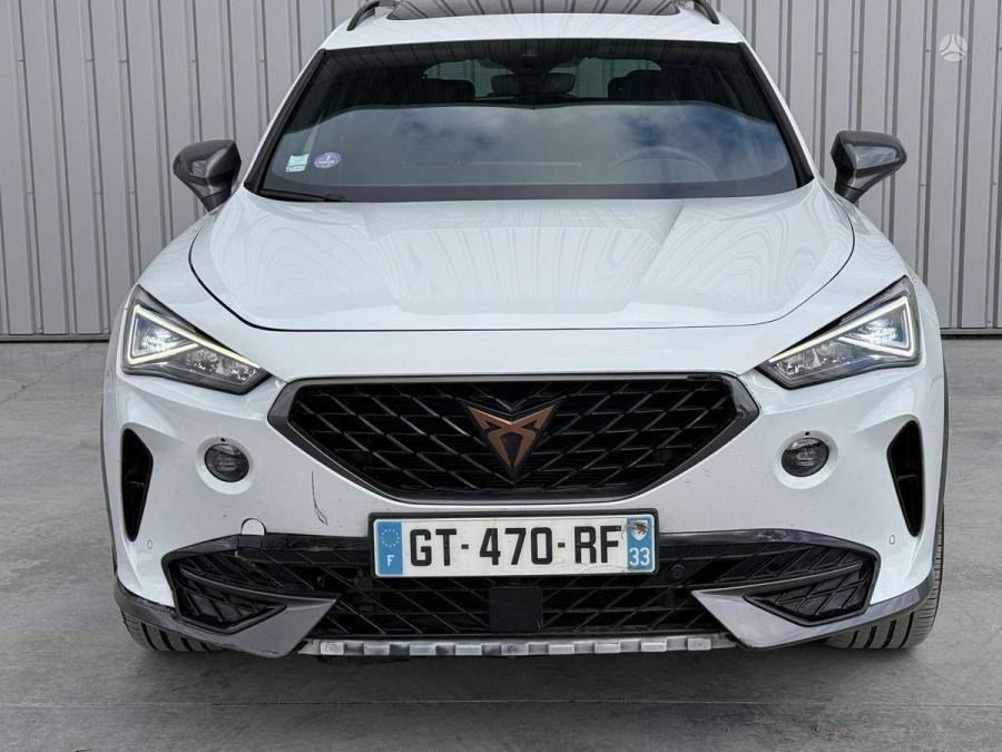 White Cupra Formentor 2024 in Kaunas, with an engine capacity of 1.40 L and mileage of 52 thousand km for 21300 €, photo 7 on AUTOMOTO.COM.LV