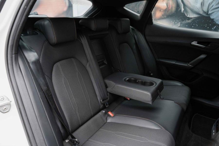 White Cupra Formentor 2024 in Peetri, with an engine capacity of 2.00 L and mileage of 154 thousand km for 24950 €, photo 12 on AUTOMOTO.COM.LV