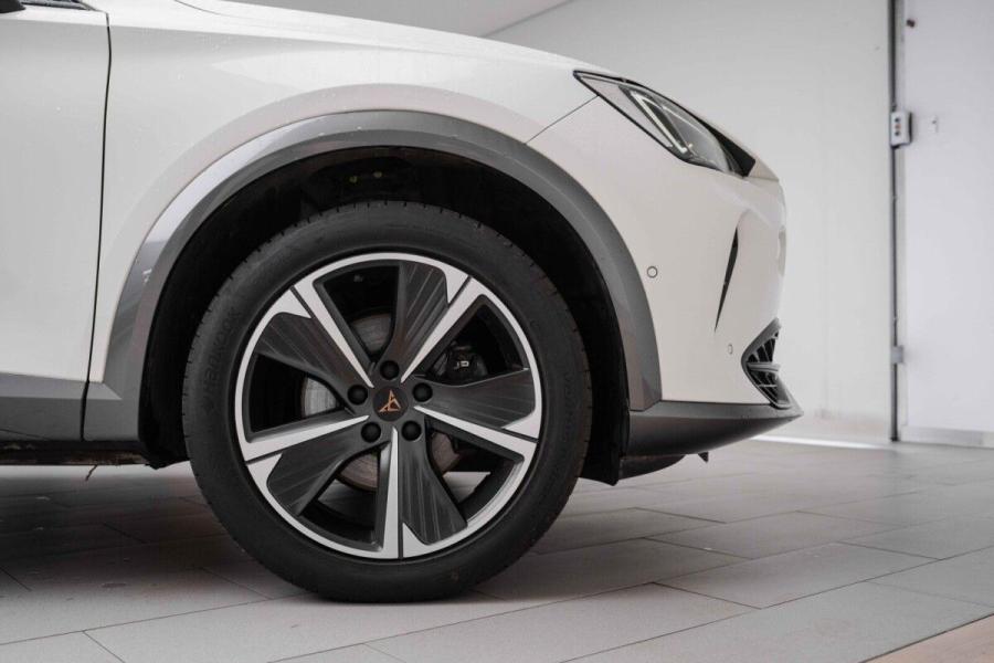 White Cupra Formentor 2024 in Peetri, with an engine capacity of 2.00 L and mileage of 154 thousand km for 24950 €, photo 15 on AUTOMOTO.COM.LV