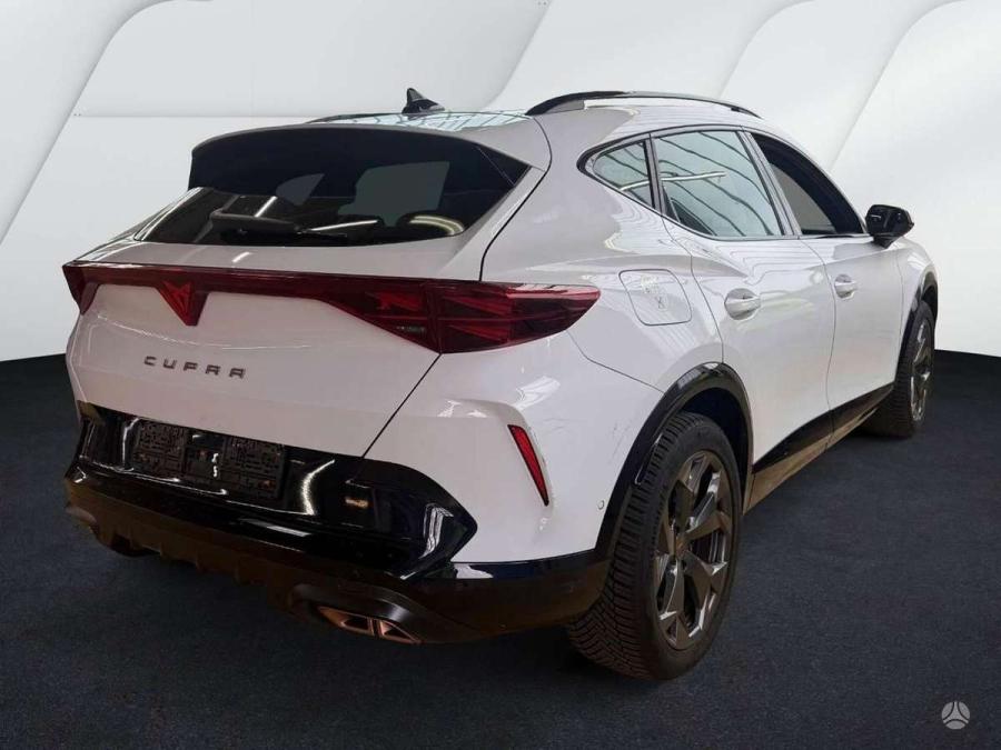 Balts Cupra Formentor 2025 Viļņa, ar dzinēja tilpumu 1.50 L un nobraukumu 20 tūkst. km par 36950 €, foto 3 vietnē AUTOMOTO.COM.LV