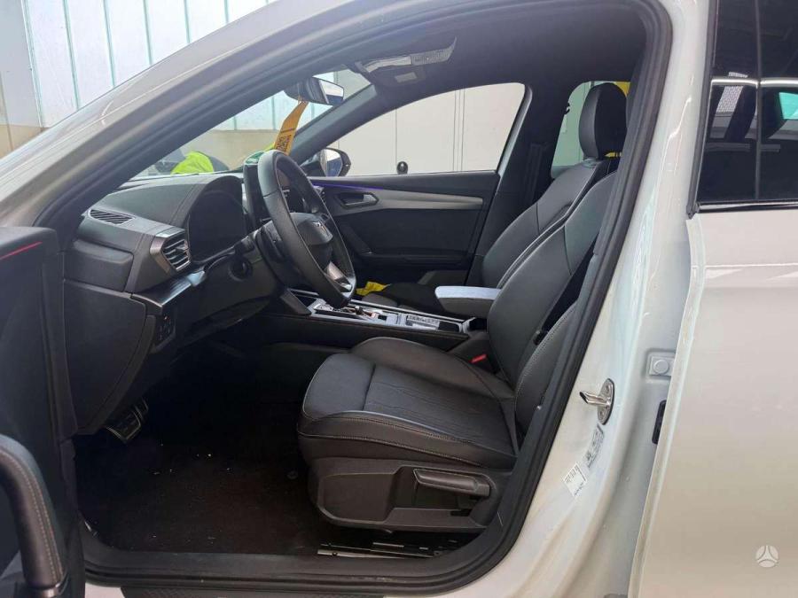 Balts Cupra Formentor 2025 Viļņa, ar dzinēja tilpumu 1.50 L un nobraukumu 20 tūkst. km par 36950 €, foto 4 vietnē AUTOMOTO.COM.LV