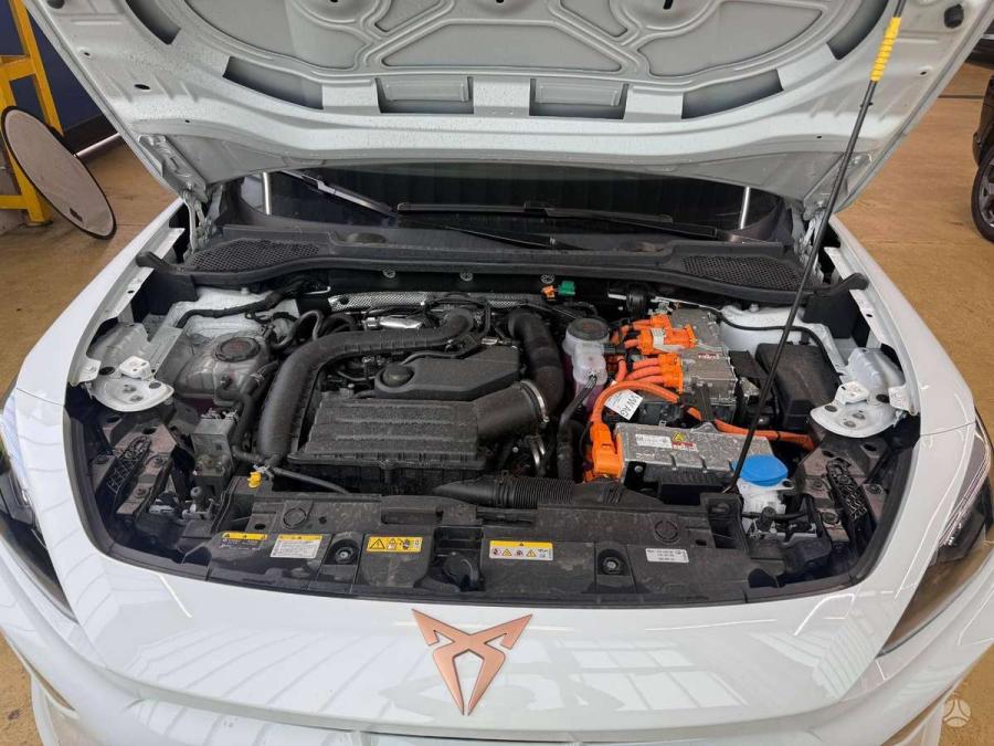 Balts Cupra Formentor 2025 Viļņa, ar dzinēja tilpumu 1.50 L un nobraukumu 20 tūkst. km par 36950 €, foto 13 vietnē AUTOMOTO.COM.LV