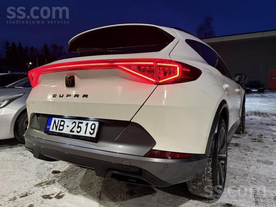 White Cupra Formentor 2021 in Riga, with an engine capacity of 1.50 L and mileage of 173 thousand km for 20350 €, photo 5 on AUTOMOTO.COM.LV