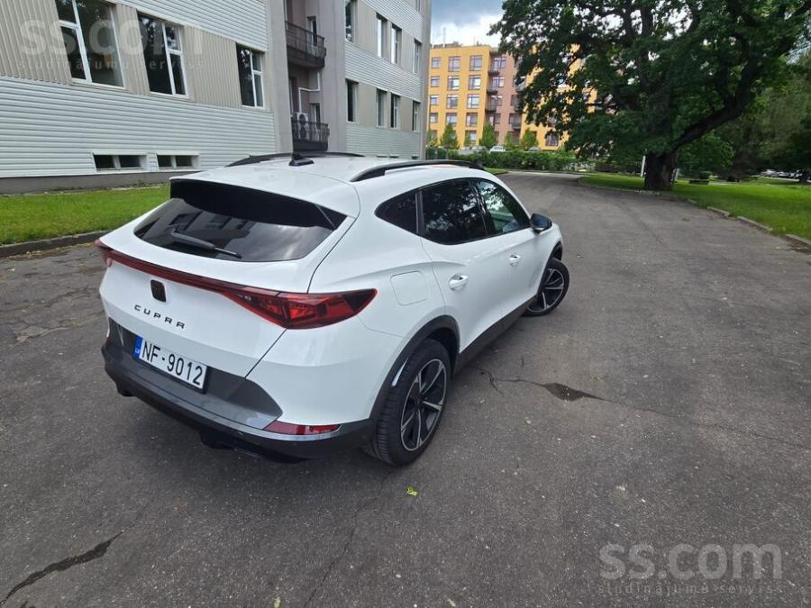 White Cupra Formentor 2022 in Riga, with an engine capacity of 1.50 L and mileage of 31 thousand km for 29999 €, photo 3 on AUTOMOTO.COM.LV
