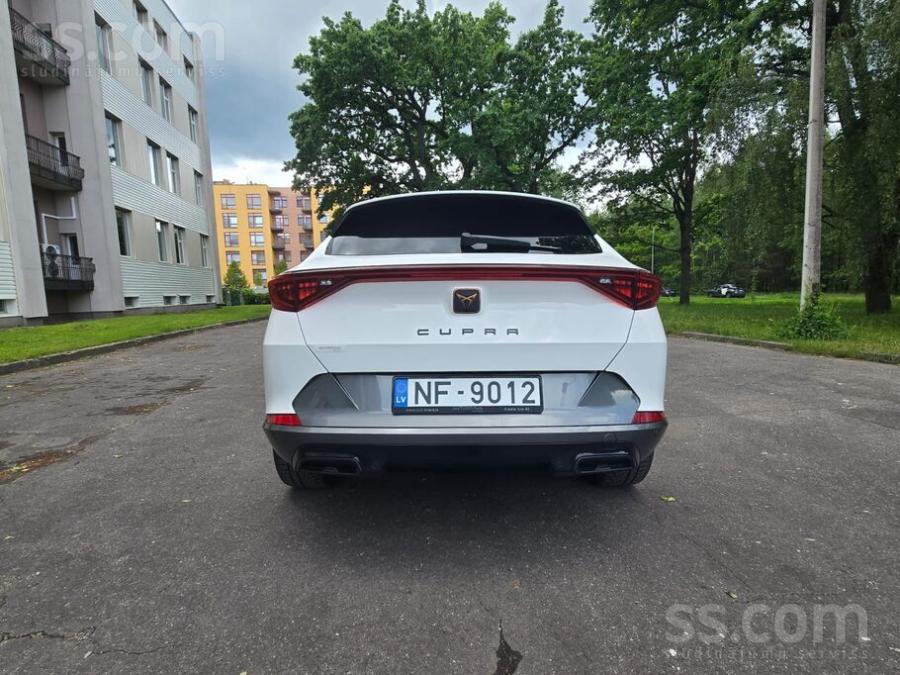 White Cupra Formentor 2022 in Riga, with an engine capacity of 1.50 L and mileage of 31 thousand km for 29999 €, photo 4 on AUTOMOTO.COM.LV