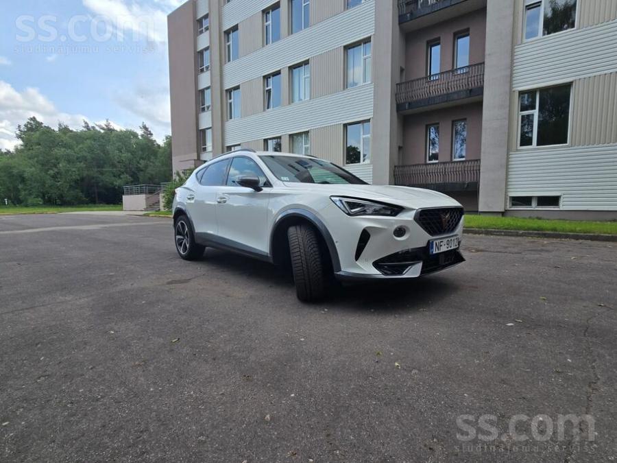 White Cupra Formentor 2022 in Riga, with an engine capacity of 1.50 L and mileage of 31 thousand km for 29999 €, photo 5 on AUTOMOTO.COM.LV