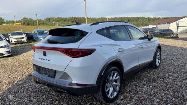White Cupra Formentor 2023 in Vilnius, with an engine capacity of 1.50 L and mileage of 127 thousand km for 19239 €, photo 6 on AUTOMOTO.COM.LV