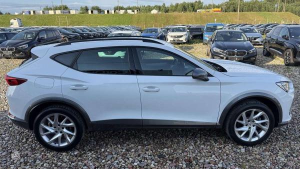 White Cupra Formentor 2023 in Vilnius, with an engine capacity of 1.50 L and mileage of 127 thousand km for 19239 €, photo 7 on AUTOMOTO.COM.LV