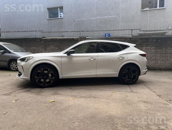 Cupra Formentor 2023 in Riga on AUTOMOTO.COM.LV White Cupra Formentor 2023 in Riga, with an engine capacity of 2.00 L and mileage of 50 thousand km for 29000 €, photo 3 on AUTOMOTO.COM.LV