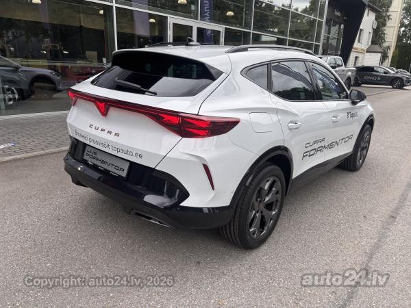 Balts Cupra Formentor 2026 Tartu, ar dzinēja tilpumu 1.50 L un nobraukumu 0 tūkst. km par 36686 €, foto 2 vietnē AUTOMOTO.COM.LV